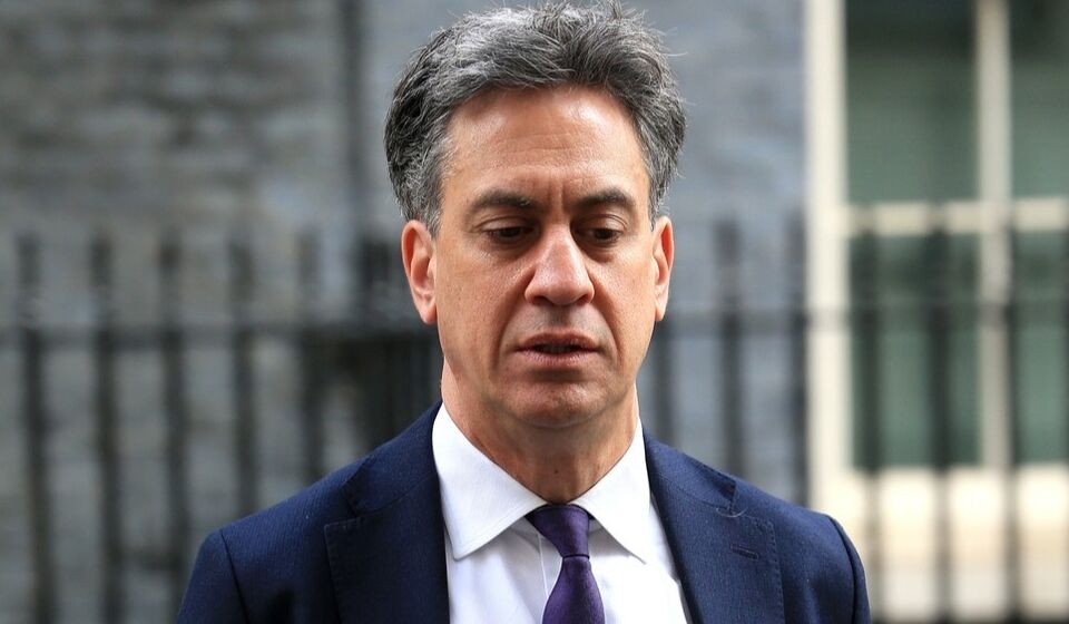 Miliband demands inquiry into management of Prax refinery after collapse